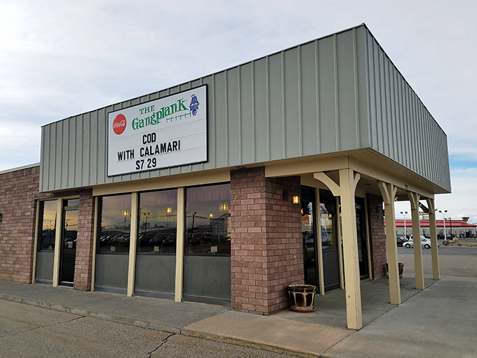 The Gangplank's unassuming exterior hides seafood treasures that would make coastal towns jealous. Don't judge this catch by its cover!