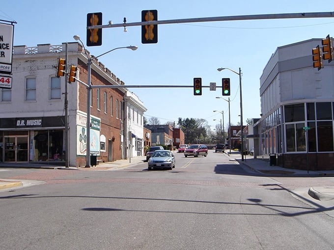 Vinton's classic small-town streetscape looks like a Norman Rockwell painting come to life. Affordable charm with a side of community spirit!