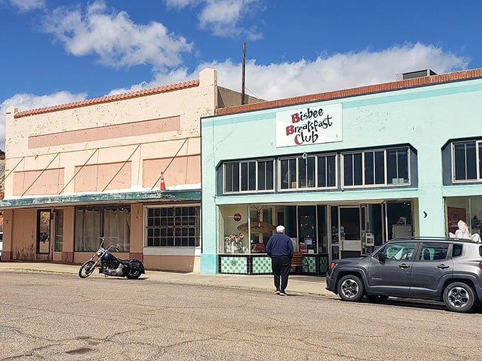 This charming, pastel building looks straight out of a classic movie set! The Bisbee Breakfast Club is clearly the perfect spot for a delicious Arizona morning.