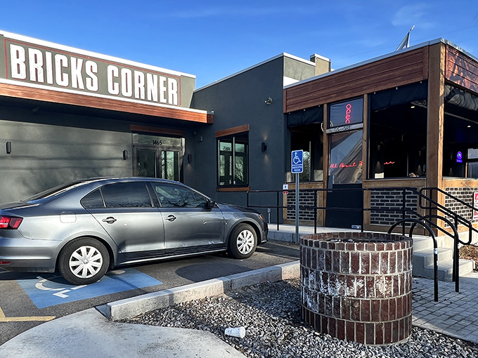 This understated brick building houses pizza treasures that would make Motor City proud. Simplicity outside, flavor explosion inside!