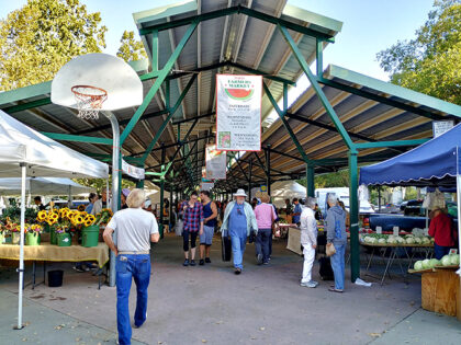 10 Massive Farmers Markets In California That Are Too Good To Pass Up