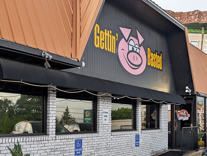 That happy pig sign at Gettin' Basted isn't smiling by accident &ndash; it knows what delicious fate awaits inside.