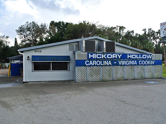 Blue and white simplicity at Hickory Hollow. Carolina cooking that whispers sweet nothings to your taste buds.
