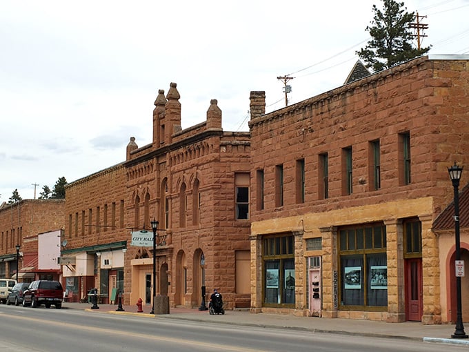 The pink-hued sandstone buildings of Hot Springs create a downtown straight out of a vintage postcard. History never looked so photogenic!