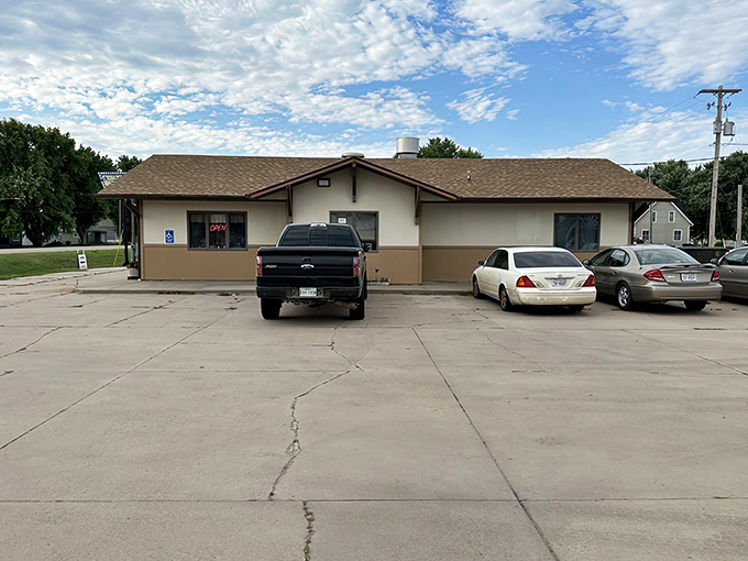 This unassuming breakfast spot proves that sometimes the plainest buildings house the most extraordinary hash browns.