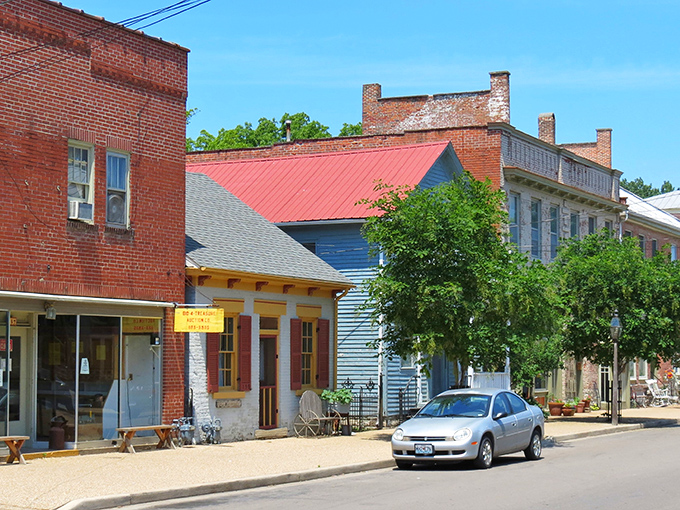 Walking down this beautiful, peaceful historic street in Ste. Genevieve. Such a quaint and charming place to visit!