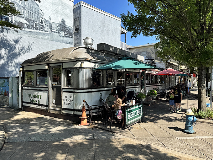 Outdoor seating at this historic Summit gem lets you enjoy your breakfast with a side of people-watching and fresh air.