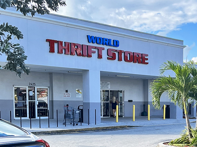Palm trees and shopping carts &ndash; the perfect Florida combination for a thrifting adventure at this massive secondhand emporium.
