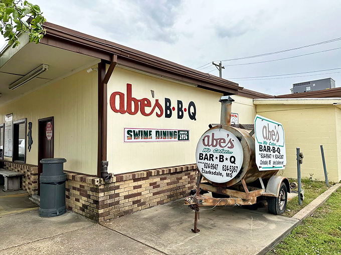 At Abe's Bar-B-Q, that smoky aroma isn't just cooking – it's a time machine to when barbecue was an art form, not a competition show category.