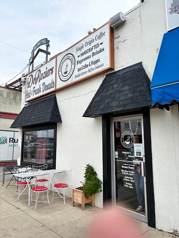 DeRozier's Bakery promises the holy trinity of morning happiness: hot donuts, handcrafted coffee, and a sidewalk table where you can watch Peru wake up.