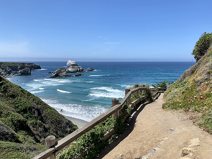 That wooden railing is all that stands between you and an impromptu career as a landscape photographer. The view demands it.