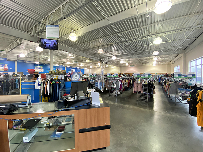 Command central, where treasures are tallied and dreams are bagged. From this vantage point, you can survey your kingdom of potential finds.