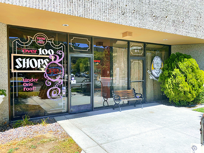 "Over 100 shops under one roof" isn't just a slogan&mdash;it's a promise of treasure-hunting paradise behind those doors.