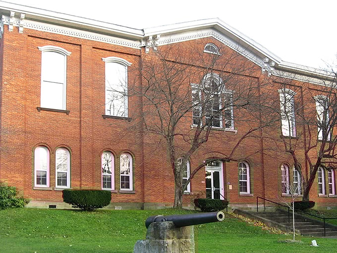 This isn't just a courthouse&mdash;it's a time machine with bricks. The cannon out front suggests they take justice seriously in Forest County.