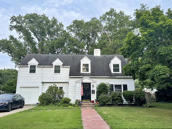 This charming Cape Cod-style home represents the affordable housing that makes Seaford a retiree's dream. Your northern friends will need smelling salts when you tell them what you paid.