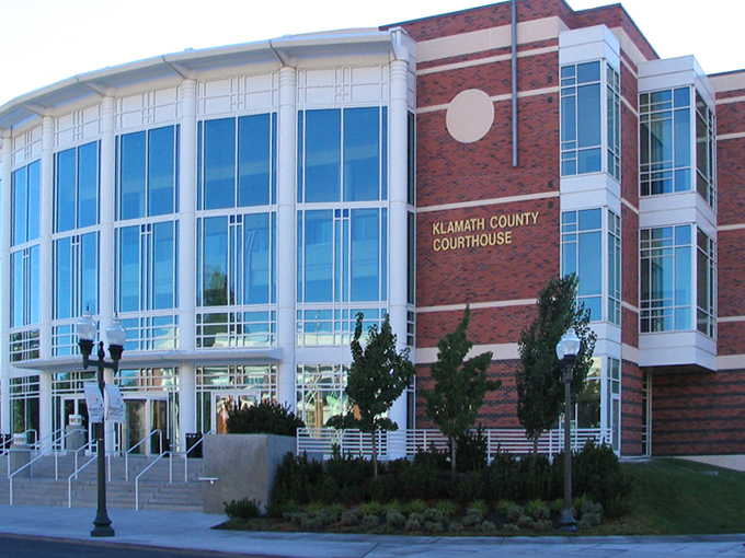 The Klamath County Courthouse blends modern functionality with architectural flair&mdash;like a mullet in reverse: business in front, party in the glass.