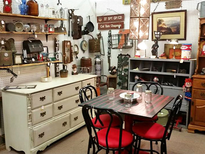 When taxidermy meets turquoise furniture, you've either found heaven or your decorator's worst nightmare&mdash;depends on your perspective.