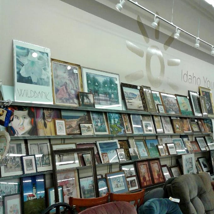 When even the wall art says "welcome," you know you've found a place that gets it.