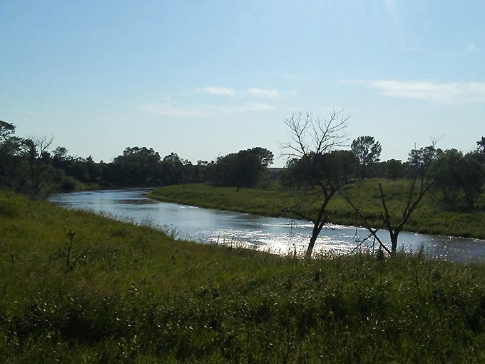 The James River doesn't just flow&mdash;it meanders with purpose, like a retiree with nowhere to be but everywhere to explore.