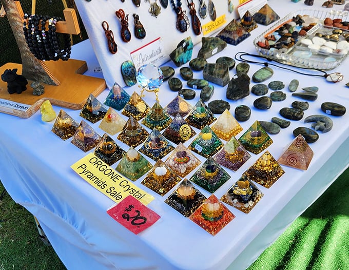 Nature's artwork captured in glass&mdash;these jellyfish sculptures transform Hawaiian ocean magic into take-home treasures that won't sting your wallet.