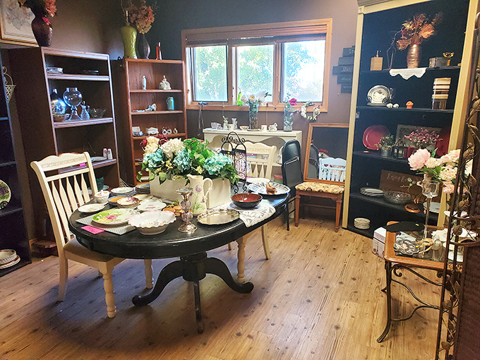 Not just a dining set&mdash;a stage for future family gatherings, already seasoned with stories from tables past.