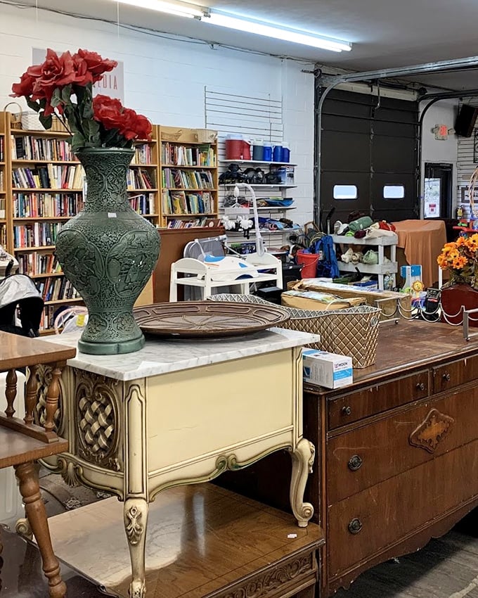 The "Vintage and Antique" section: where your grandmother's china pattern is waiting to be reunited with you after all these years.