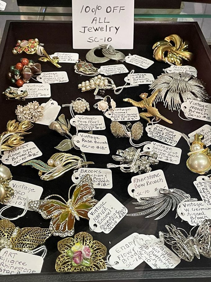 Vintage brooches that would make your grandmother swoon and your hipster friends turn emerald with envy. Wearable history at its finest!