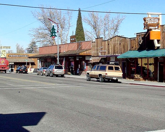 Small-town America with a blockbuster backdrop. Lone Pine's Main Street offers the perfect blend of rustic charm and jaw-dropping mountain majesty.