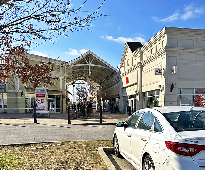 Covered walkways mean your shopping marathon continues rain or shine. Mother Nature has no power over determined bargain hunters!