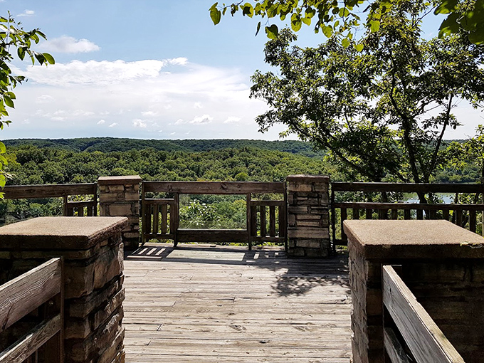 Million-dollar views that don't cost a penny. This observation deck offers the kind of panorama that makes smartphone cameras work overtime.