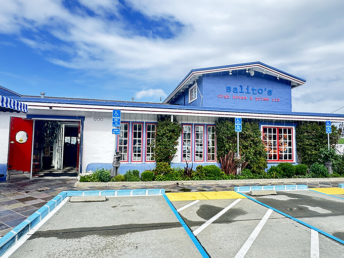 Salito's blue exterior is like a beacon for seafood lovers&mdash;the maritime equivalent of a "We're open, come eat crab" billboard.