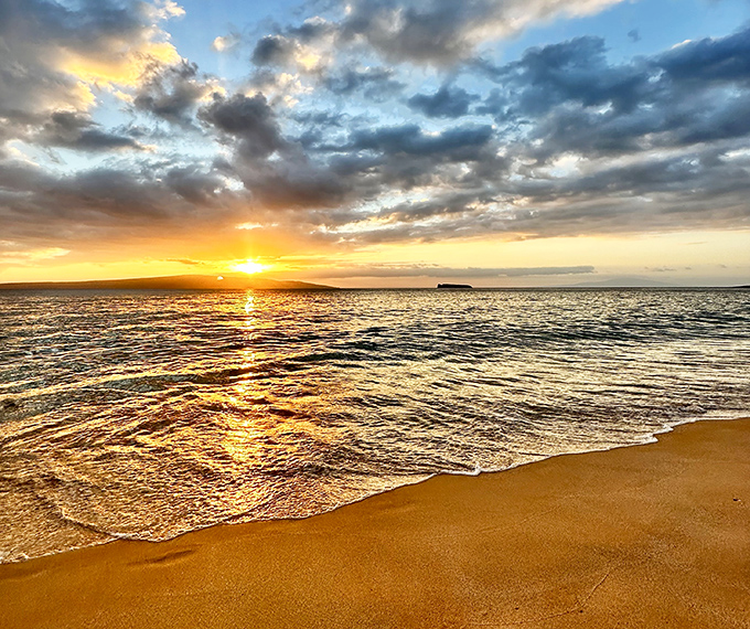 Mother Nature showing off at sunset – the kind of view that makes you forget your phone exists and remember why Hawaii is paradise.