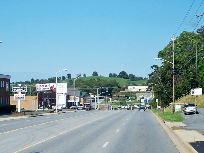 Abingdon's historic downtown invites leisurely strolls and spontaneous window shopping. Brick buildings with stories to tell and prices that won't shock!