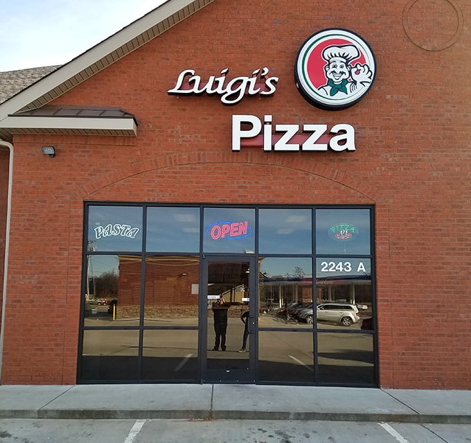 Luigi's Pizza keeps it simple from the outside &ndash; the classic red brick fa&ccedil;ade is like the opening act before the main event inside.