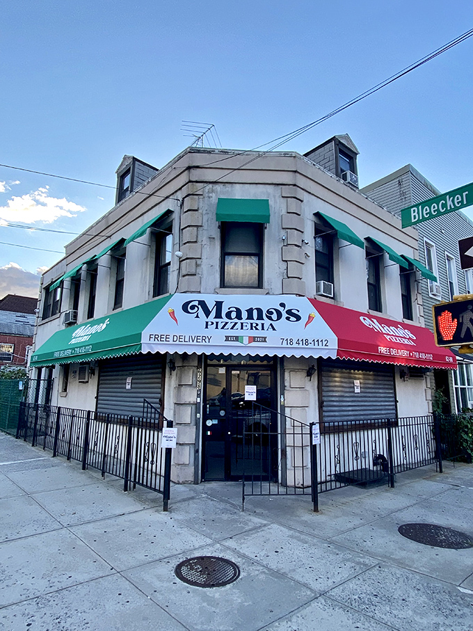 Mano's Pizzeria: Corner slice heaven! Mano's sits proudly at the intersection of "hungry" and "about to be very happy."