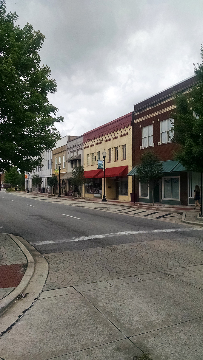 McMinnville's picture-perfect downtown square looks like it was designed specifically for leisurely afternoon strolls and friendly conversations.