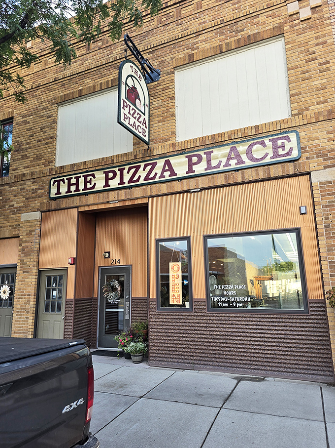 Sometimes the best things come in simple packages! This no-frills pizzeria proves you don't need fancy decor when your pies speak volumes.