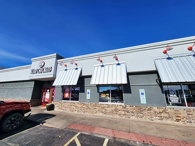 Slim Chickens brings a touch of modern flair to an ancient art form. Clean lines outside, messy-good eating inside.