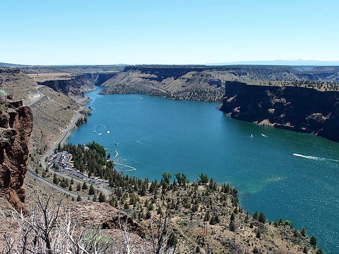 The Cove Palisades: where Mother Nature decided to show off by combining desert, mountains, and water in one breathtaking view.