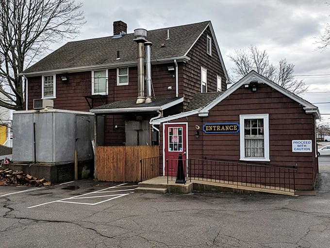 The red entrance door at Becky's is basically a portal to slow-smoked heaven. Follow your nose!