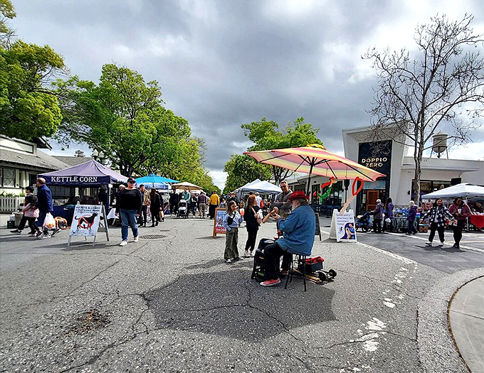 Campbell's outdoor market is alive with music and bustle, where "fresh" isn't just a word&mdash;it's a way of life, rain or shine.