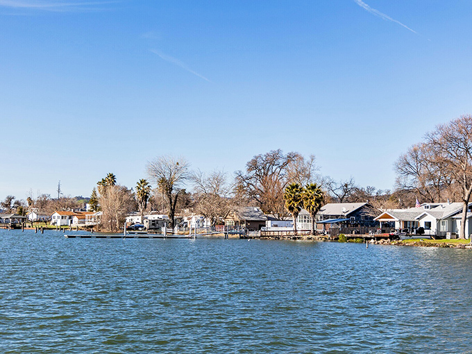 Lakeside living in Clearlake means your retirement comes with boat docks and fishing spots instead of traffic and high prices.