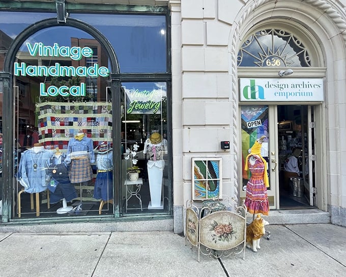 "Vintage, Handmade, Local" &ndash; the neon promises everything a treasure hunter could want in this architectural gem.