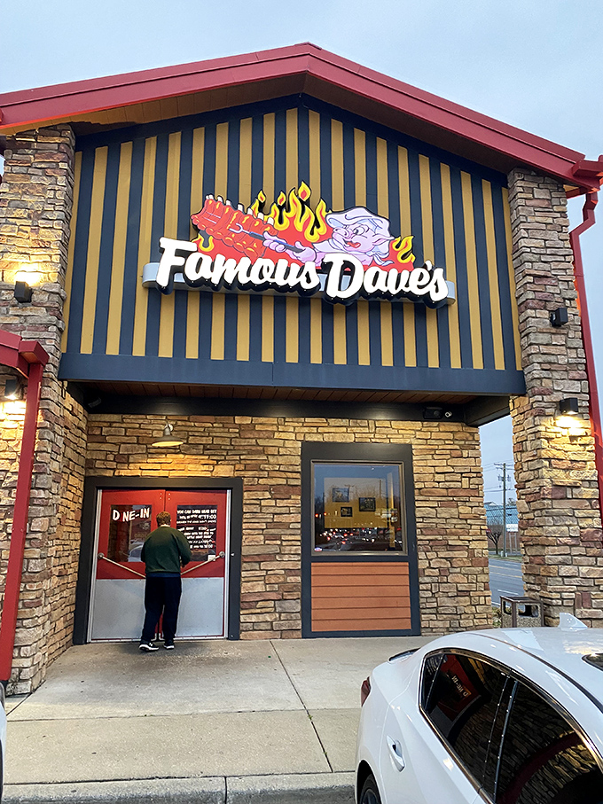 The country-style charm of Famous Dave's promises comfort before you even step inside. This isn't just a restaurant; it's a temple of BBQ devotion.