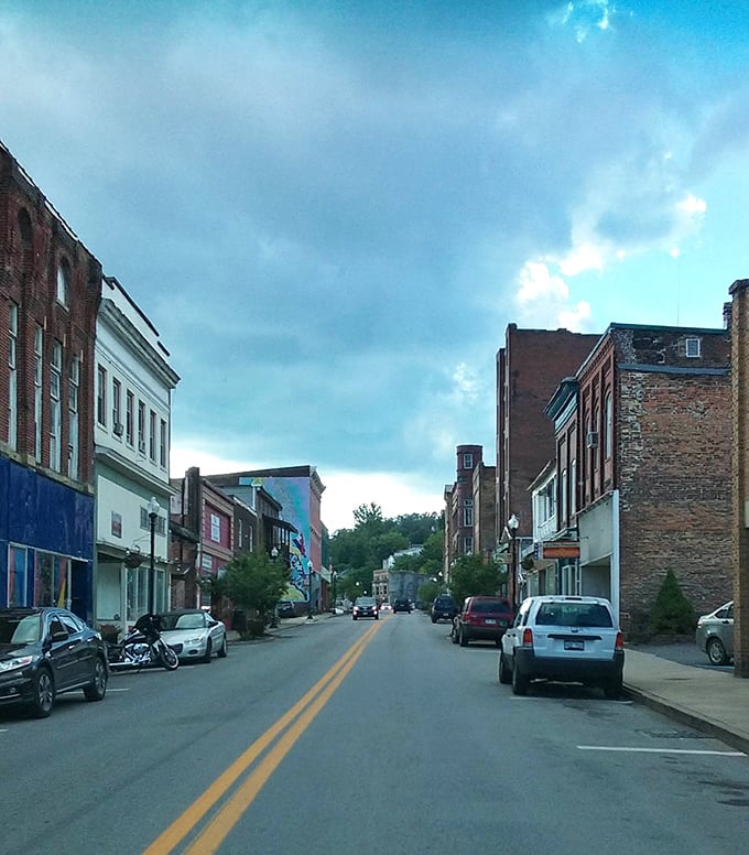 Grafton's main street under moody skies looks like the opening scene of a heartwarming small-town movie. I can practically smell the coffee brewing in that corner caf&eacute;!