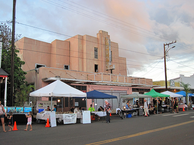 Hanapēpē's historic buildings house art galleries and shops that come alive during Friday night art walks.