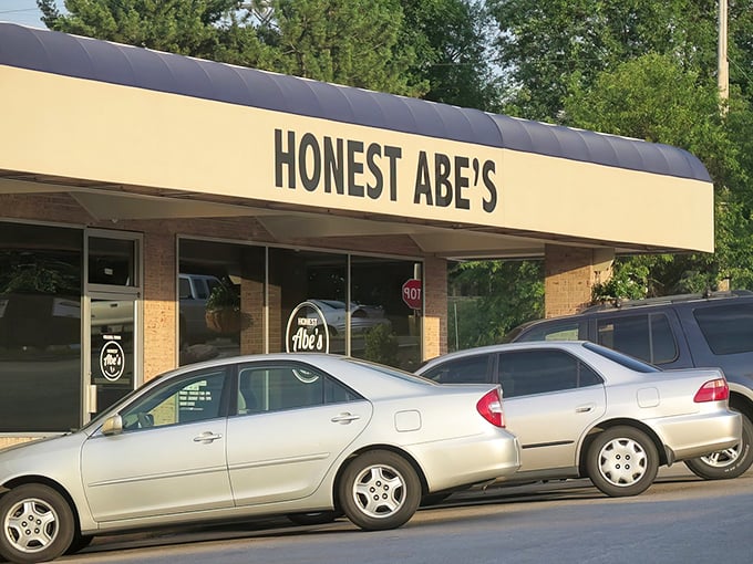 Simple on the outside, revolutionary on the inside&mdash;Honest Abe's follows its namesake's philosophy with truthfully delicious burgers.