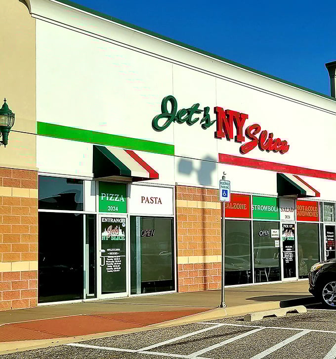 No need for a subway ride&mdash;Jet's NY Slice delivers Big Apple flavor in the heart of Oklahoma. Those Italian flag colors never lie!