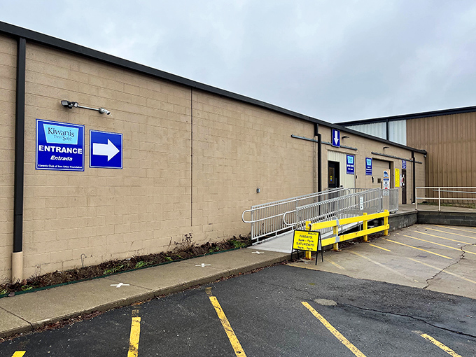 The thrift store equivalent of "don't judge a book by its cover." Kiwanis' entrance may be plain, but inside lies a treasure hunter's paradise.