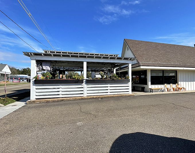 This charming Hammond hideaway offers the perfect patio setting for savoring pizza that's worth the drive.